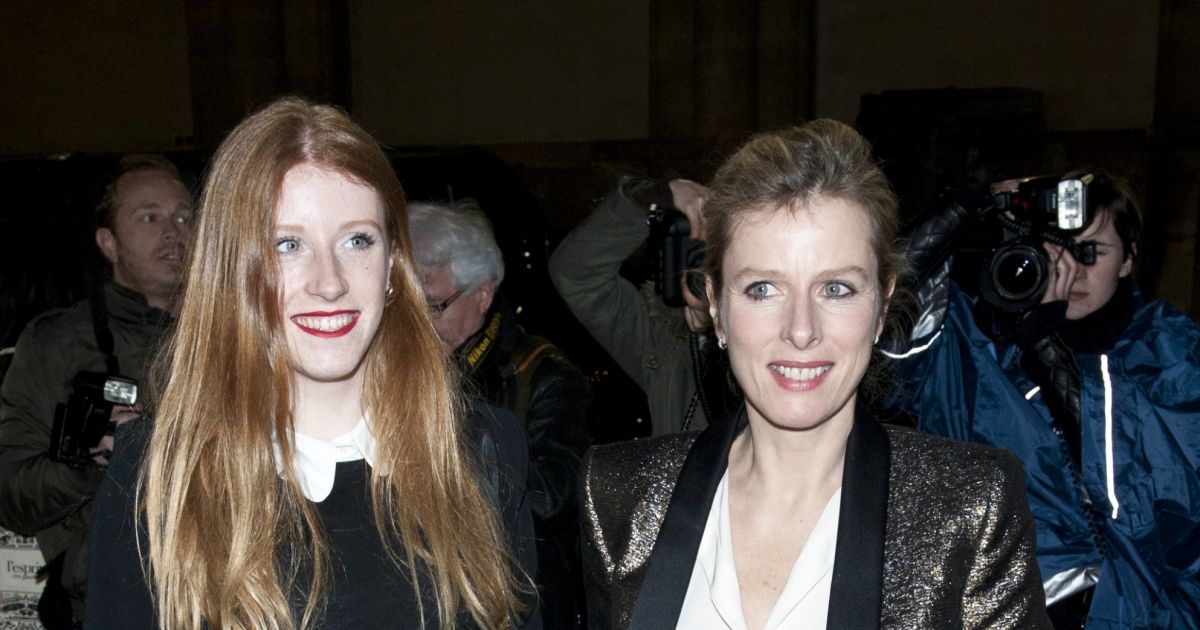 Karin Viard et sa fille aînée Marguerite - Arrivées au défilé de mode ...
