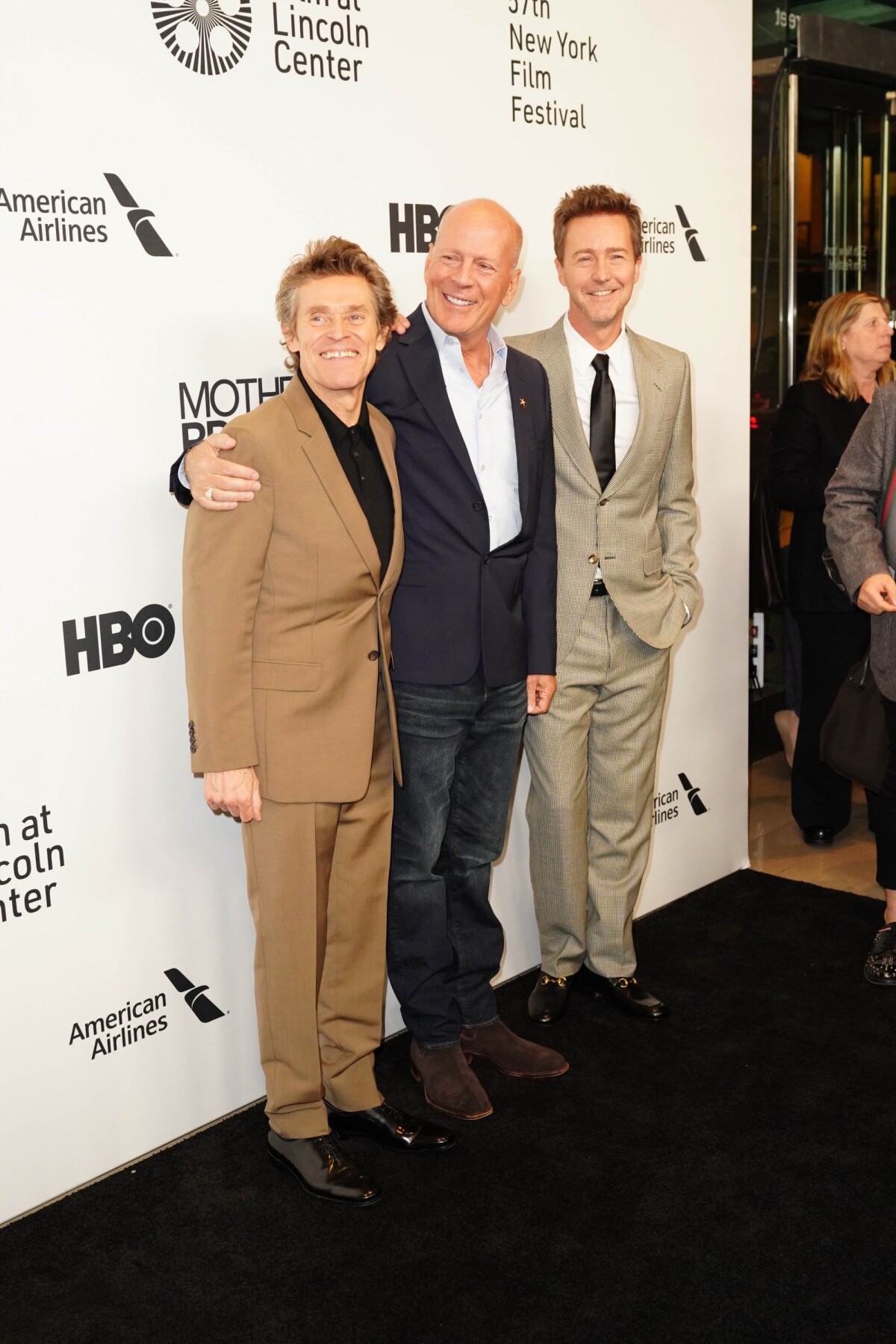 Photo : Willem Dafoe, Bruce Willis et Edward Norton assistent à l'avant ...