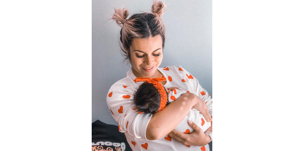 Photo : Carla Moreau et sa petite Ruby, sur Instagram, le dimanche 6 ...