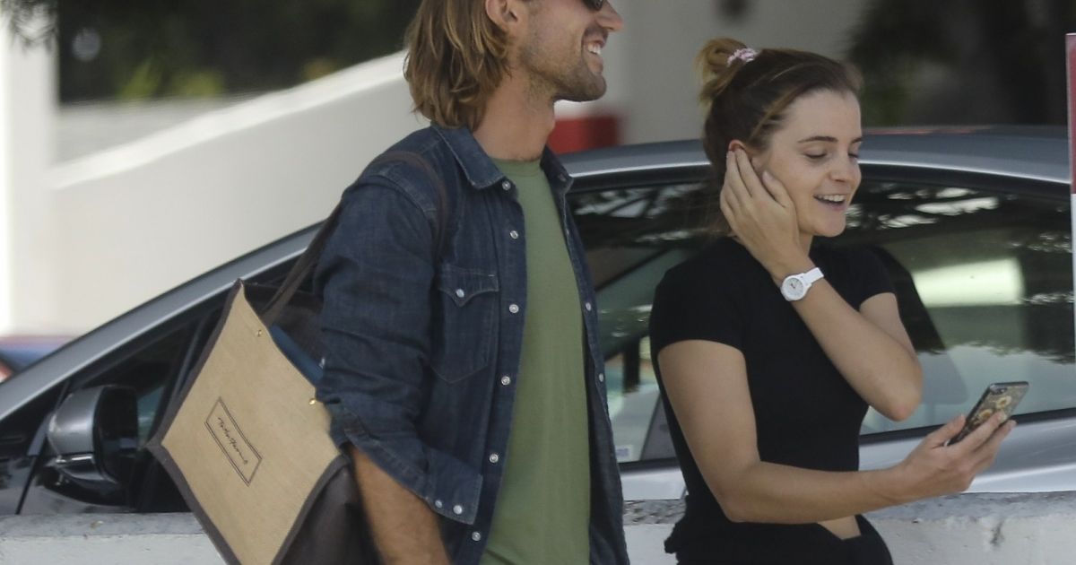Exclusif - Emma Watson est allée dîner avec un mystérieux inconnu dans ...