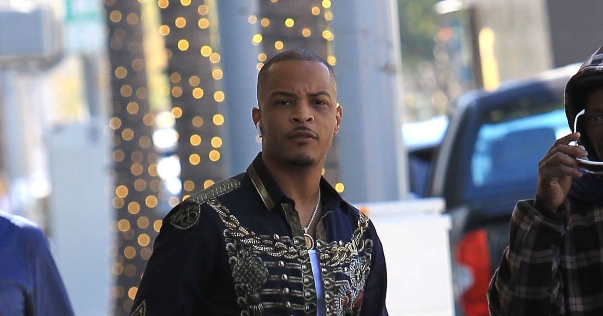 T.I. (Clifford Joseph Harris Jr.) dans la rue à Los Angeles le 5 ...