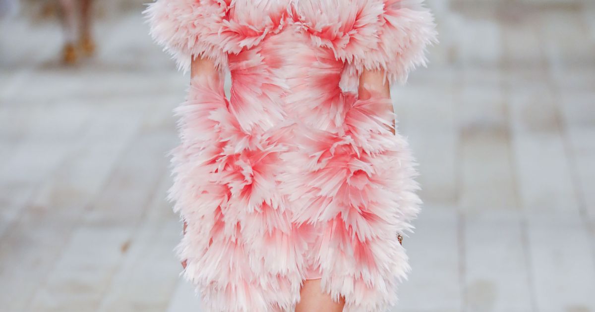 Kaia Gerber Au Défilé Alexander Mcqueen Collection Prêt à Porter