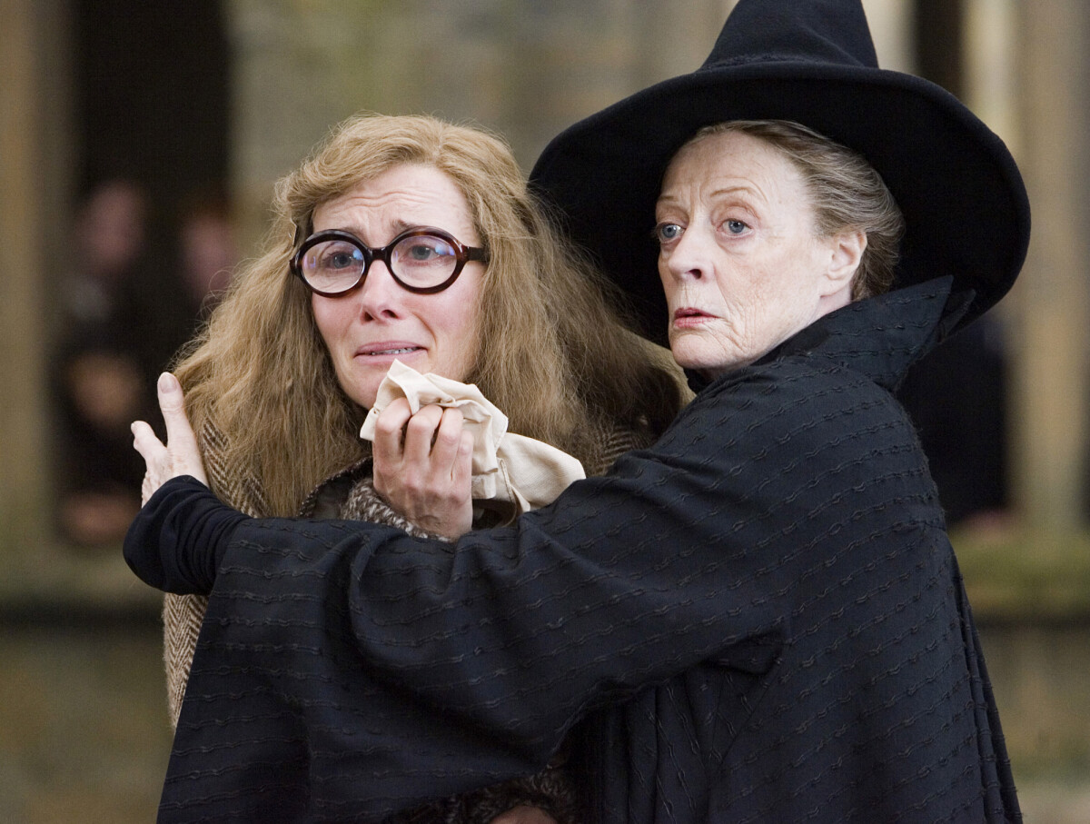 Photo : Emma Thompson (Sybil Trelawney) et Maggie Smith (Minerva ...