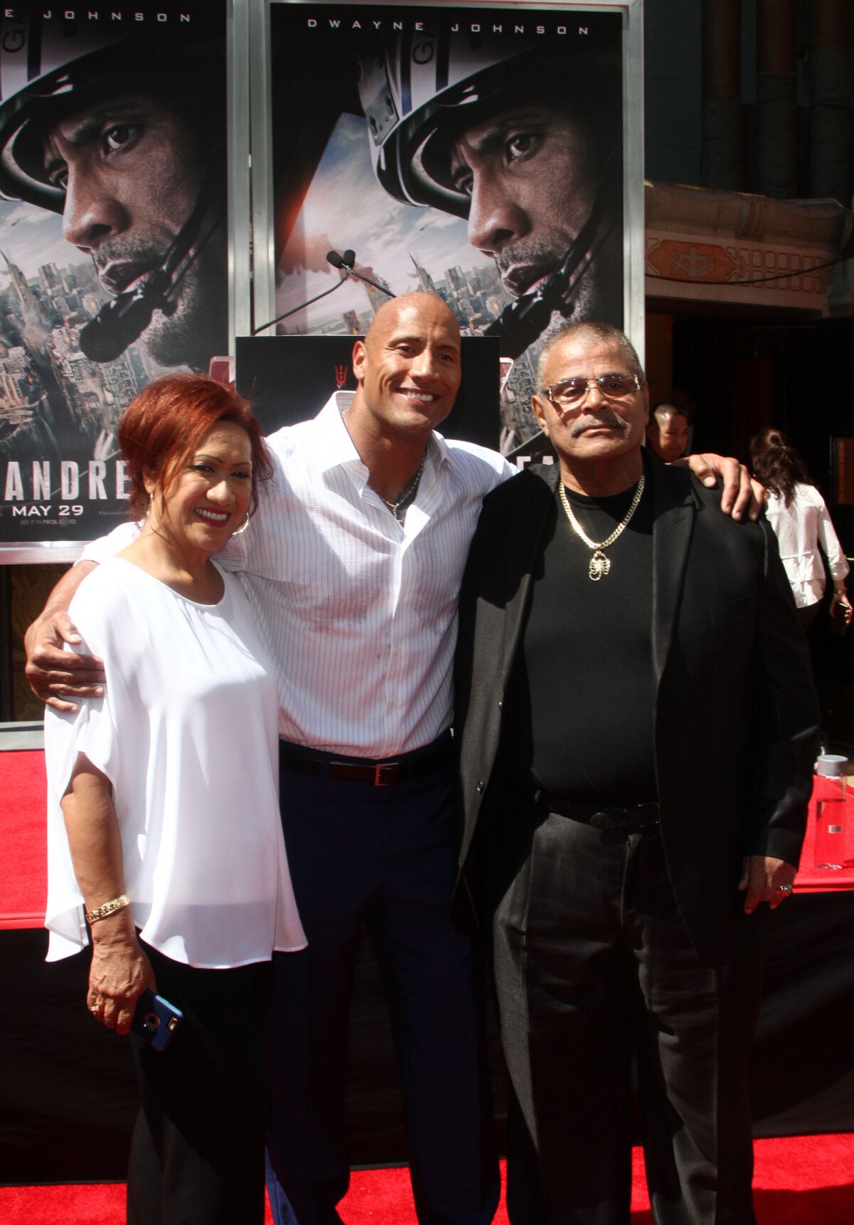 Photo : Dwayne Johnson pose avec sa mère Ata Johnson et son père Rocky ...