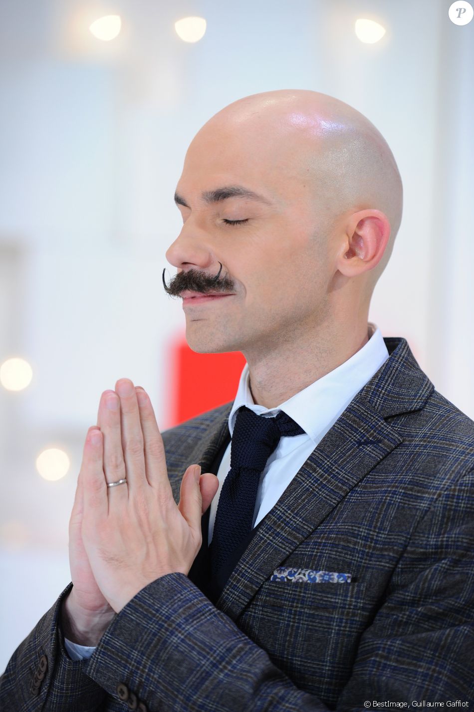 Exclusif - Viktor Vincent dans Vivement Dimanche prochain présentée par ... Exclusif - Viktor Vincent dans Vivement Dimanche prochain présentée par ...