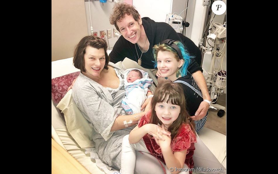 Milla Jovovich, son mari Paul W.S. Anderson et leurs trois enfants Ever ...