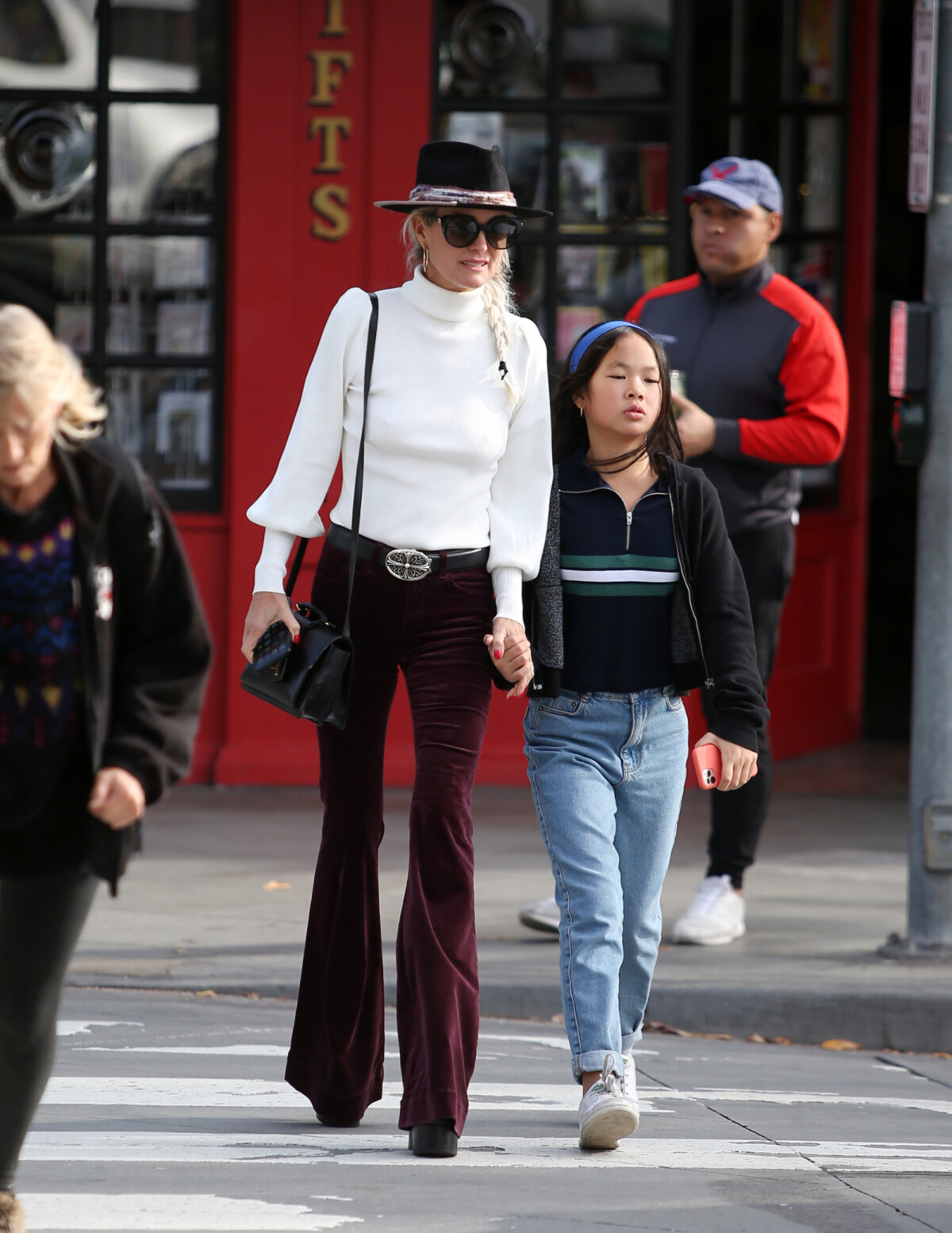 Photo : Exclusif- Laeticia Hallyday et ses filles Jade et Joy font du ...