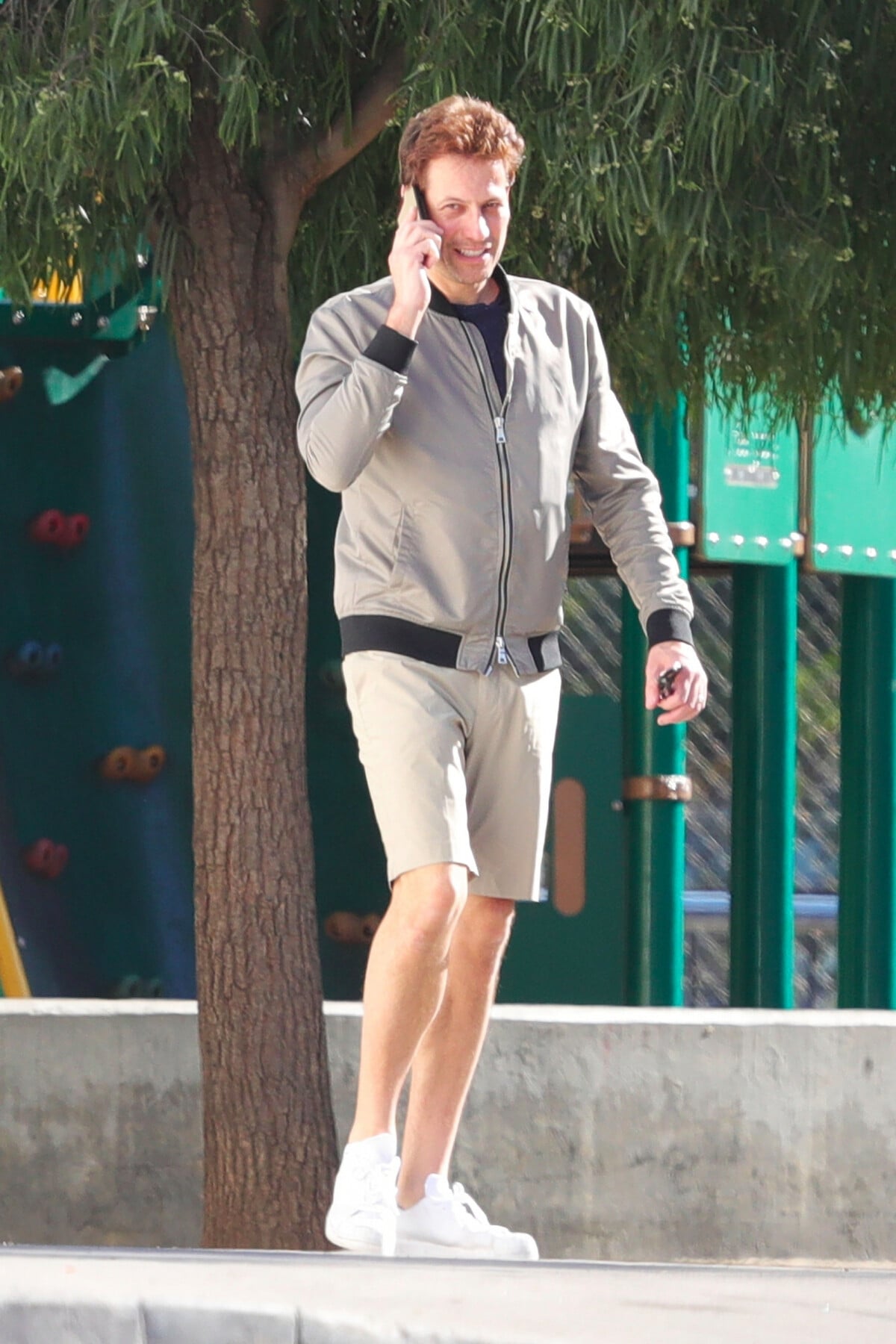 Photo : Exclusif - Ioan Gruffudd passe quelques heures dans un parc ...