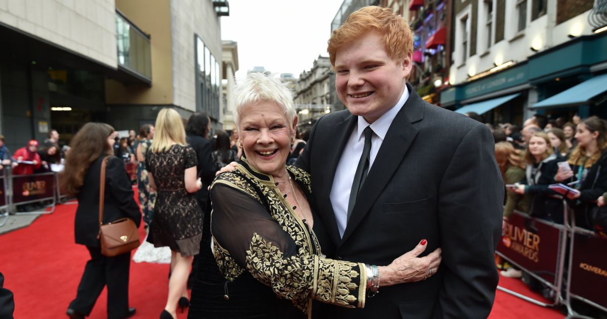 Judi Dench et son petit fils Sam Williams - Soirée Olivier Awards à ...