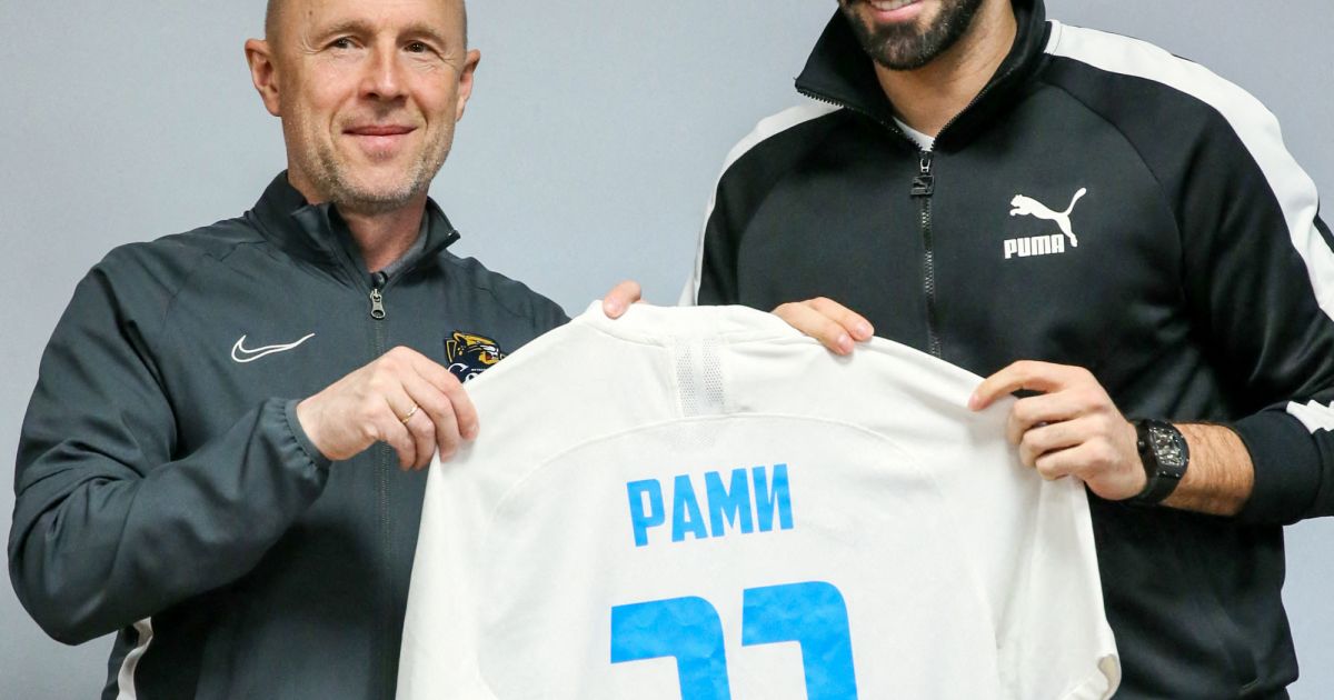 Le footballeur Adil Rami rejoint le club FK Sotchi. Sotchi, le 28 ...