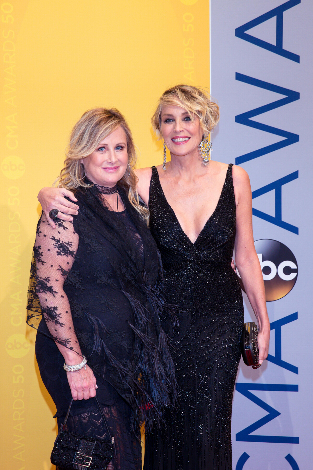 Photo : Kelly Stone et sa soeur Sharon Stone à la 50ème soirée annuelle ...
