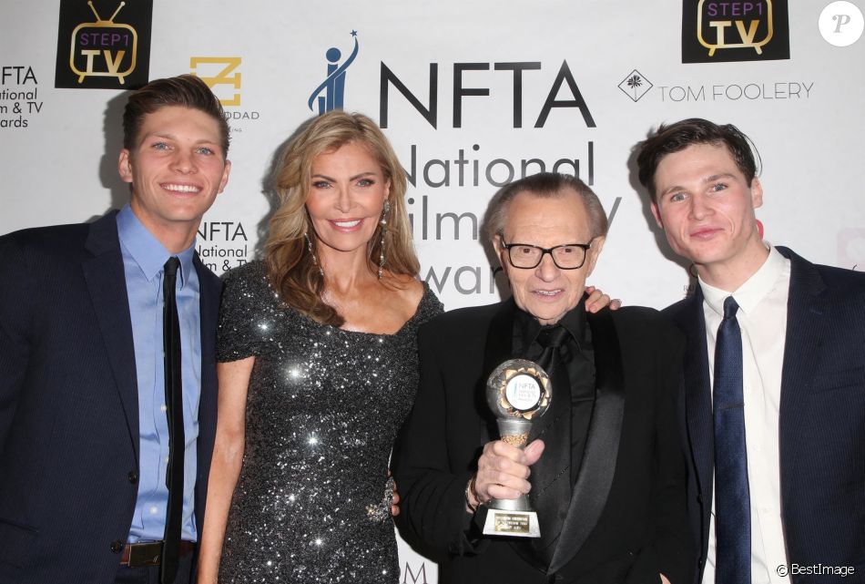 Shawn King avec son mari Larry King et ses fils Andy King et Larry King ...