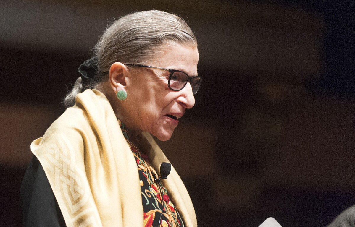 Photo : Ruth Bader Ginsburg à la Cour Suprême. Hill Auditorium. Le 5 ...