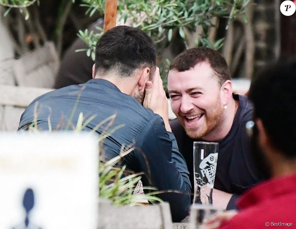 Exclusif - Sam Smith embrasse passionnément son compagnon François ...