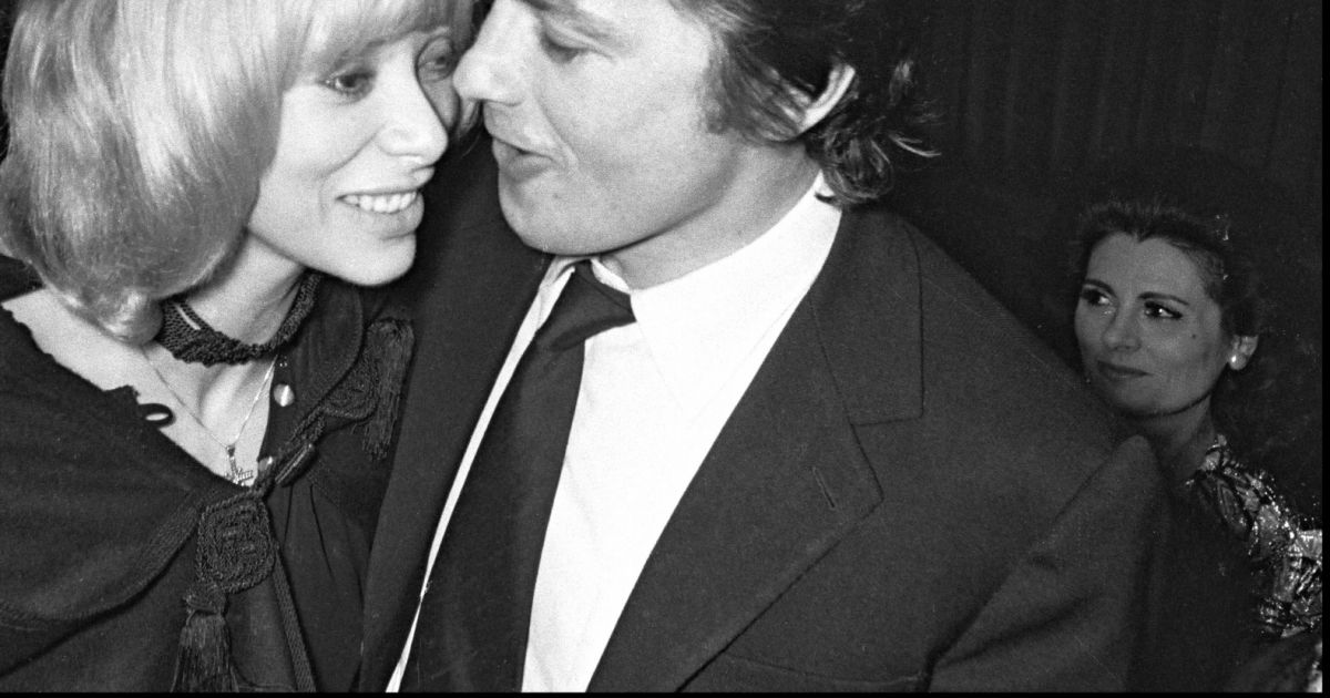 Alain Delon Mireille Darc Couple / Le cinéma français est inconsolable ...