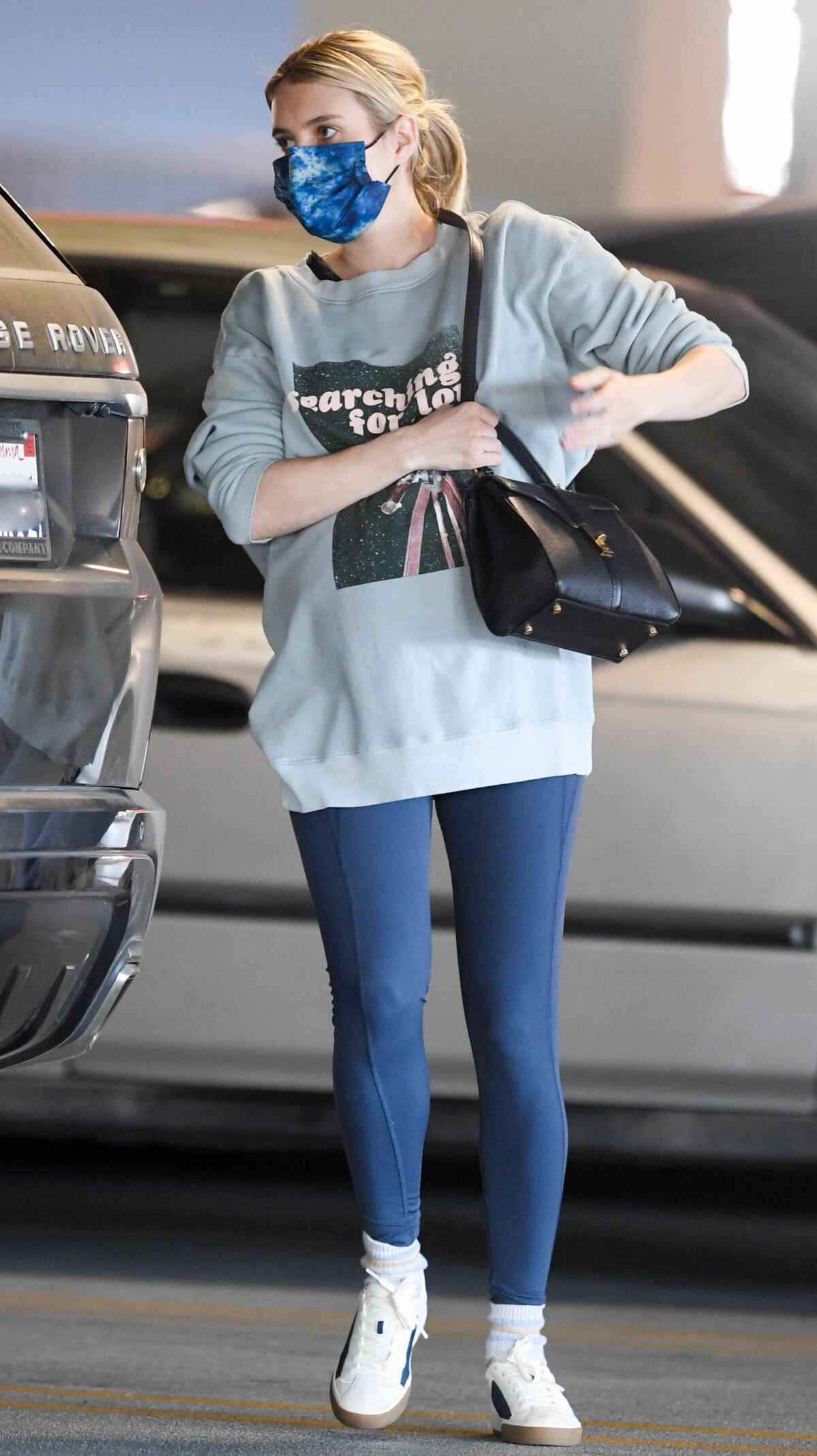 Photo : Exclusif - Emma Roberts (enceinte) est allée faire ses courses ...