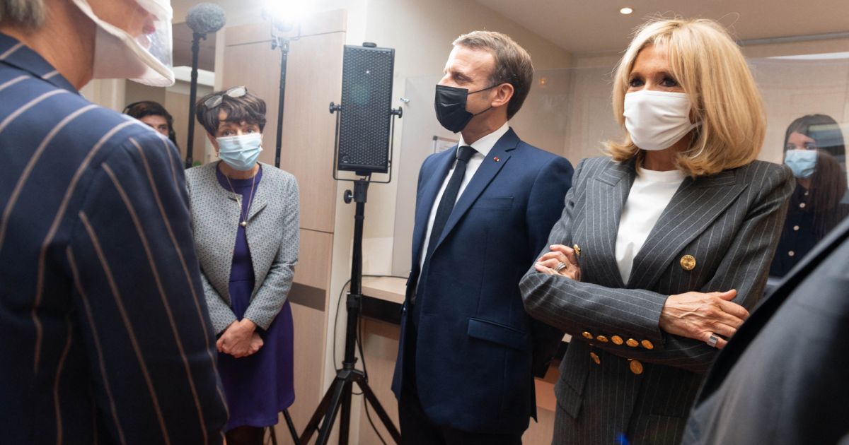 Le Président Emmanuel Macron et sa femme Brigitte Macron visitent la ...