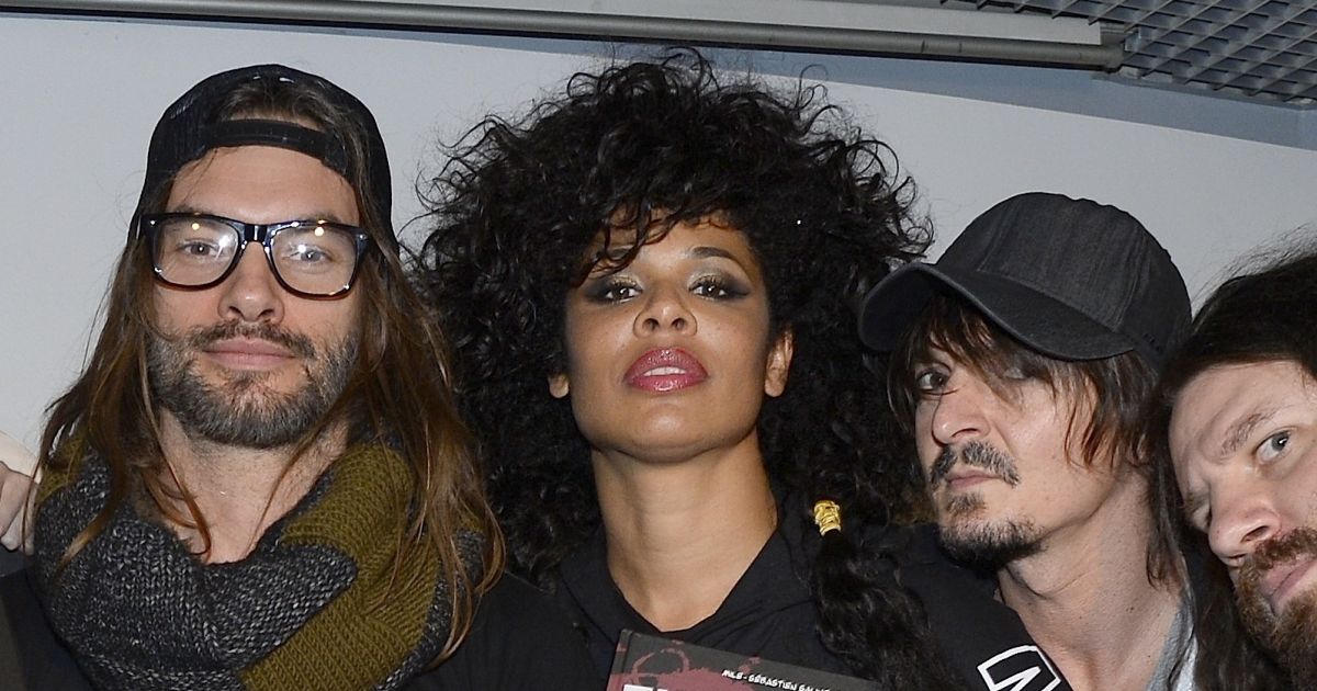 Exclusif - Séance de dédicaces avec le groupe Shaka Ponk (Frah, Mandris ...