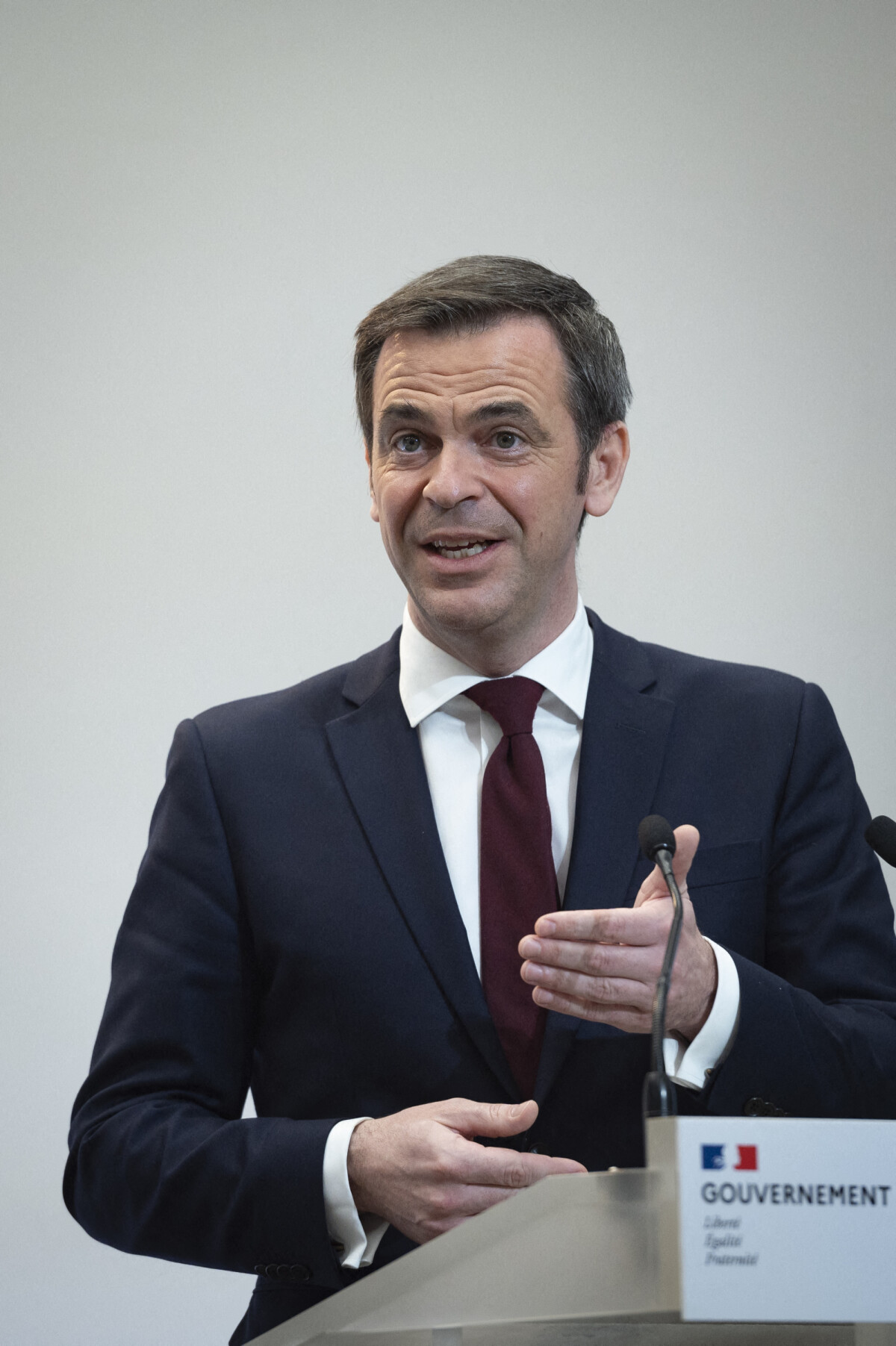 Photo : Olivier Véran donne une conférence de presse à propos de la ...
