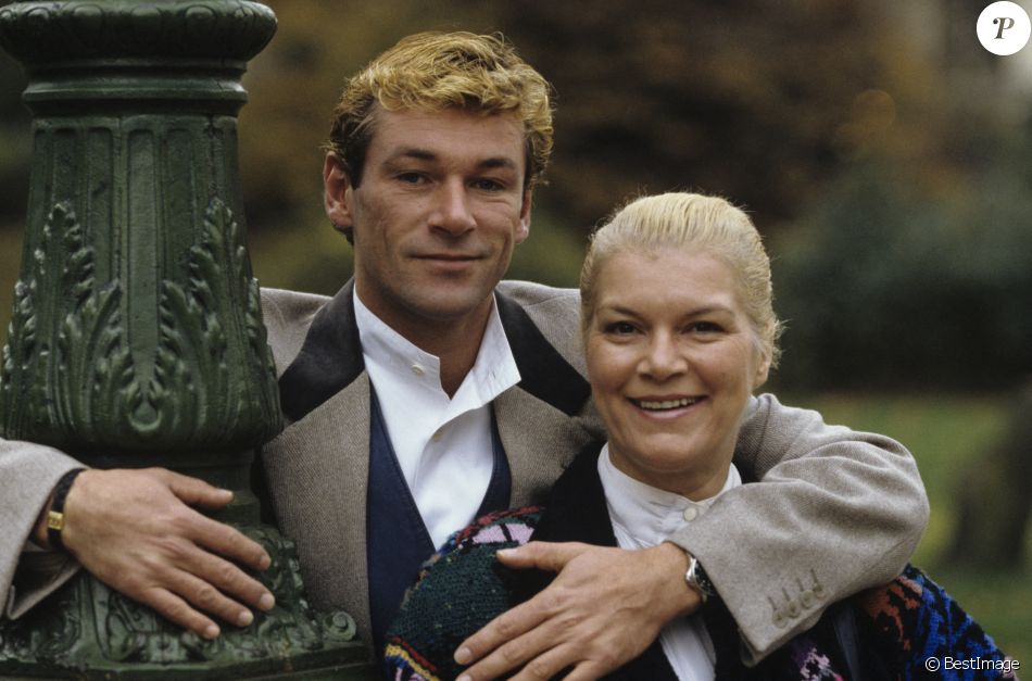 Patrick Dupond et sa mère Nicole en 1994. - Purepeople