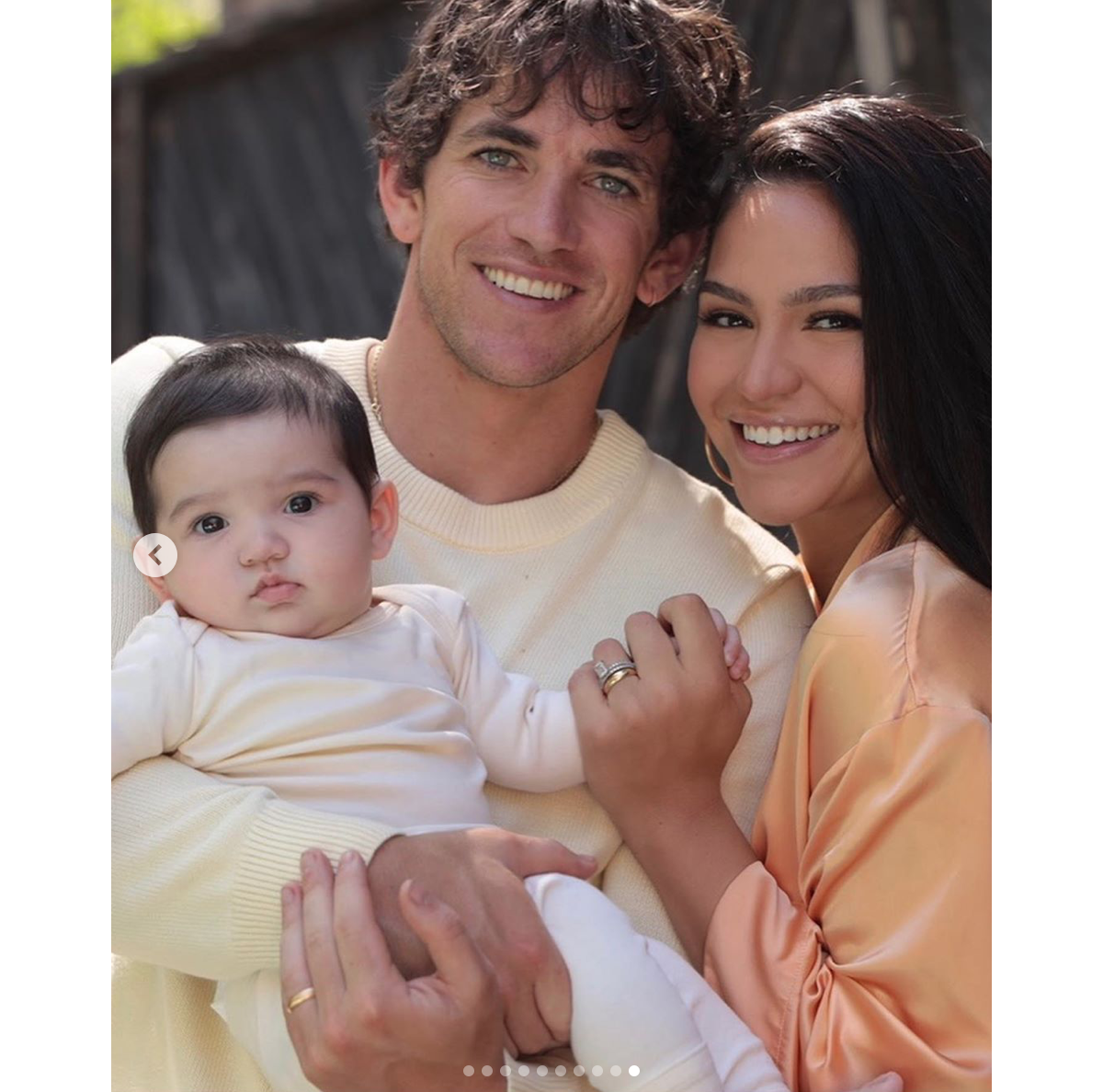 Photo : Cassie, son mari Alex Fine et leur fille Frankie. Juin 2020 ...