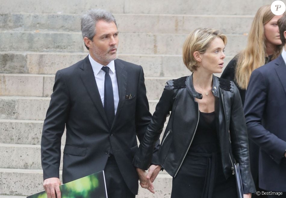 Julie Andrieu et son mari Stéphane Delajoux aux obsèques de Nicole ... Julie Andrieu et son mari Stéphane Delajoux aux obsèques de Nicole ...