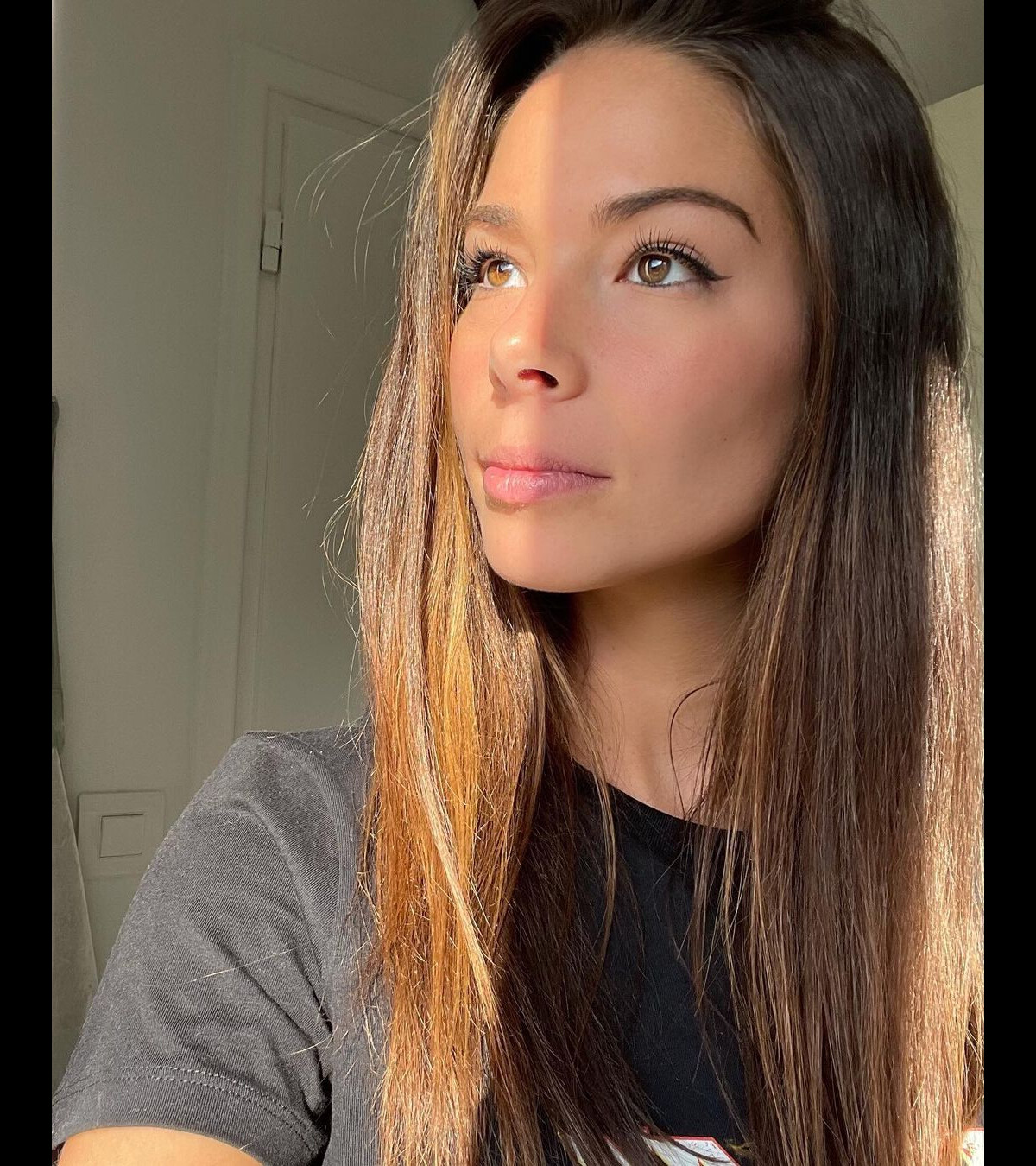 Photo : Lola de "Koh-Lanta" pose sur Instagram, mars 2021 - Purepeople