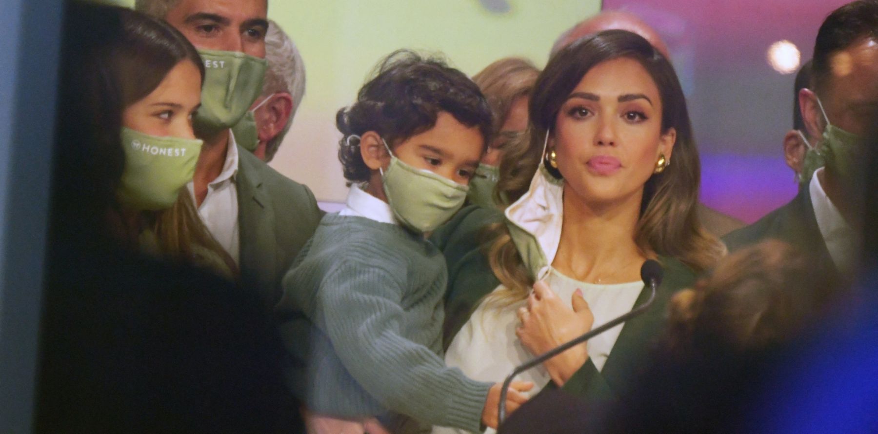 Jessica Alba Comblée Et émue Devant Son Mari Et Leurs Trois Enfants Purepeople