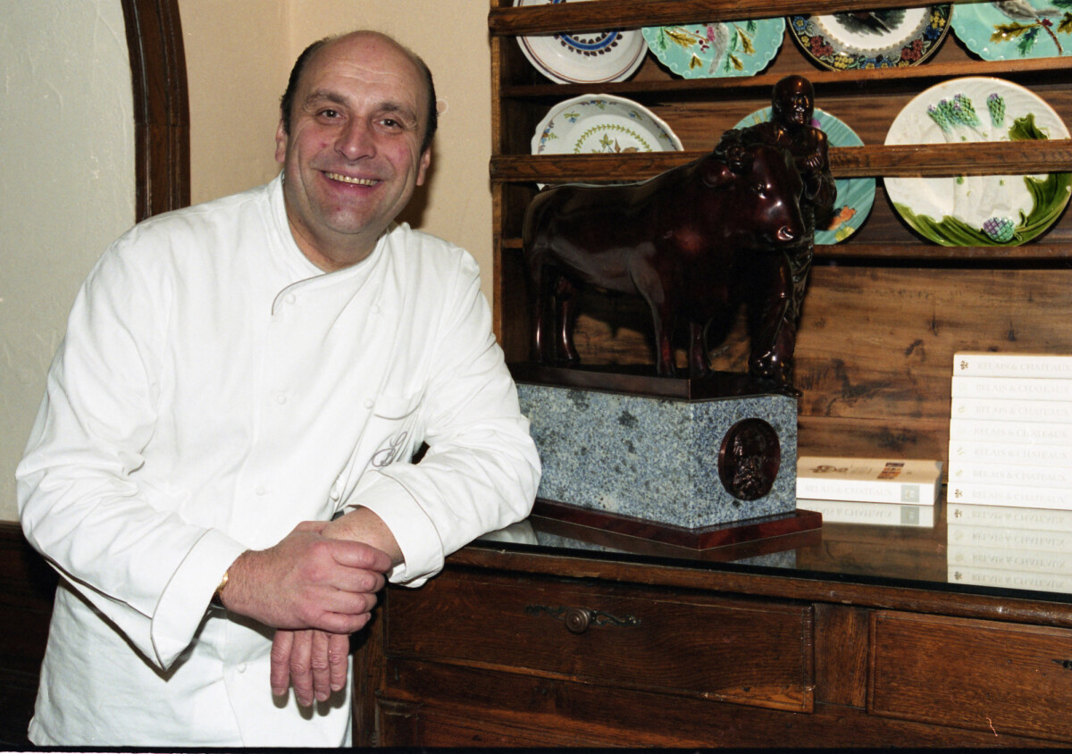 Photo : Archives - Le chef Bernard Loiseau pose à l'hôtel de la Côte d ...