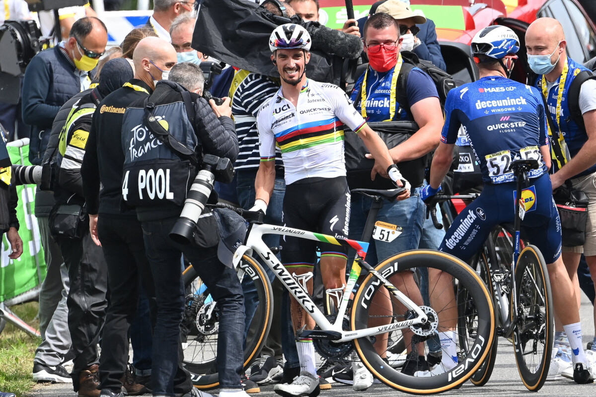 Photo : Julian Alaphilippe remporte la première étape du Tour de France ...