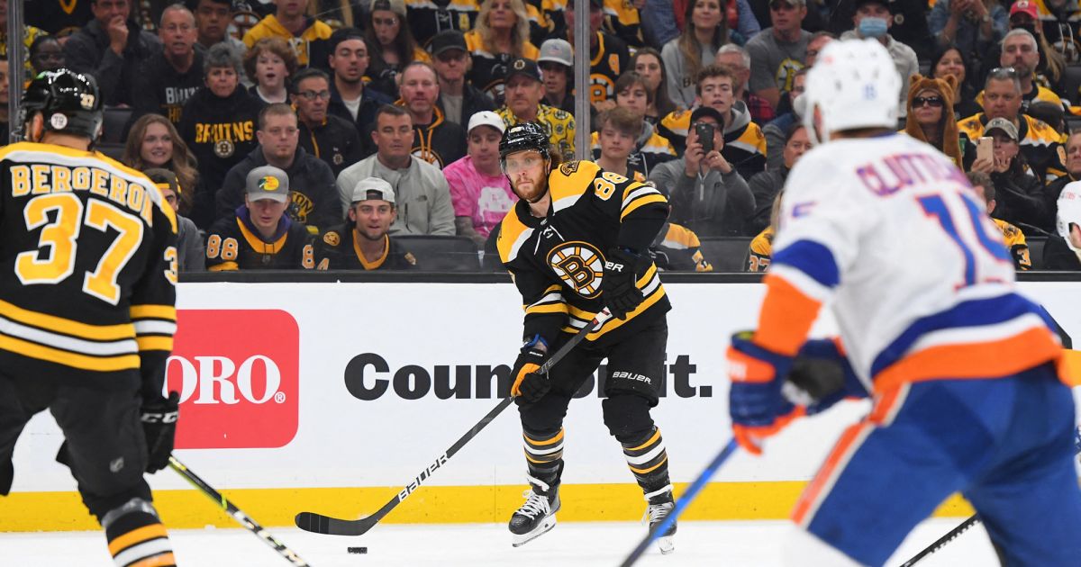 David Pastrnak (88) lors du match New York Islanders - Boston Bruins au TD Garden. Boston, le 31 ...