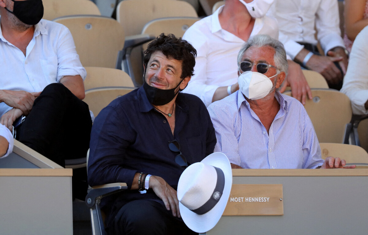 Photo : Patrick Bruel et Jean-Paul Enthoven dans les tribunes des ...