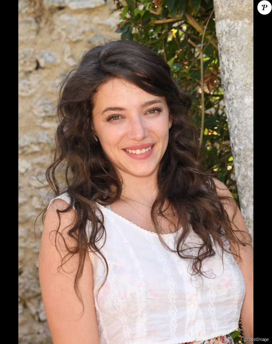 Zoé Adjani, jeune actrice à suivre : la très jolie brune fait une ...