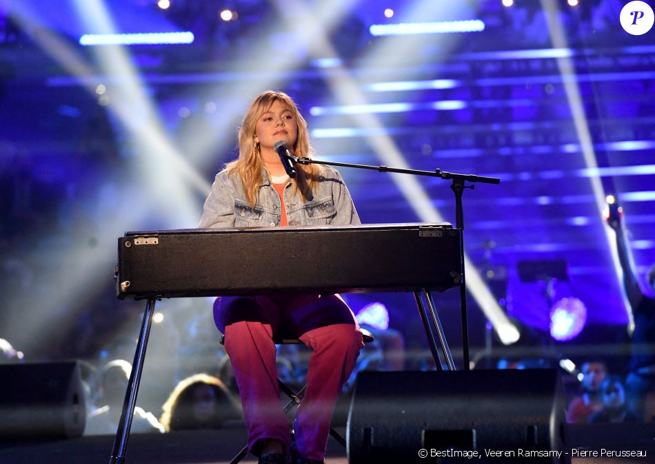 Louane - Concert RFM Music Show pour les 40 ans de la radio au Palais ...