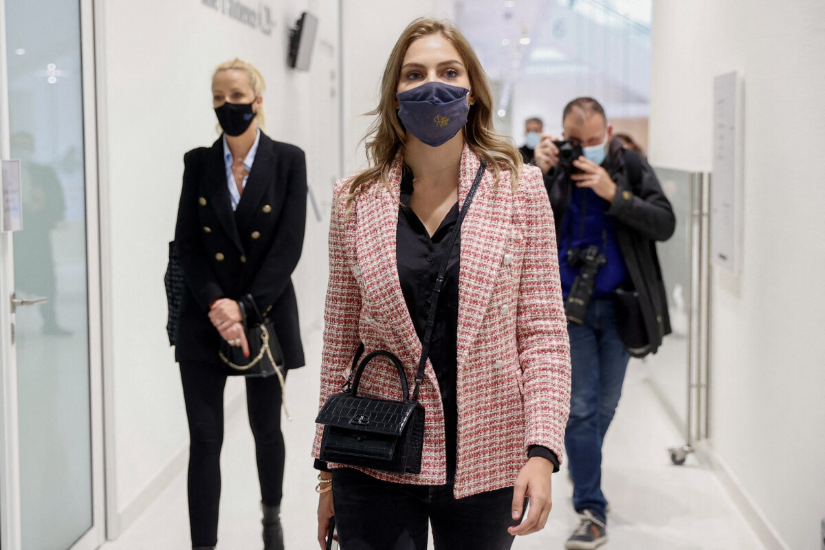Photo : Miss Provence 2020, April Benayoum arrive au tribunal ...