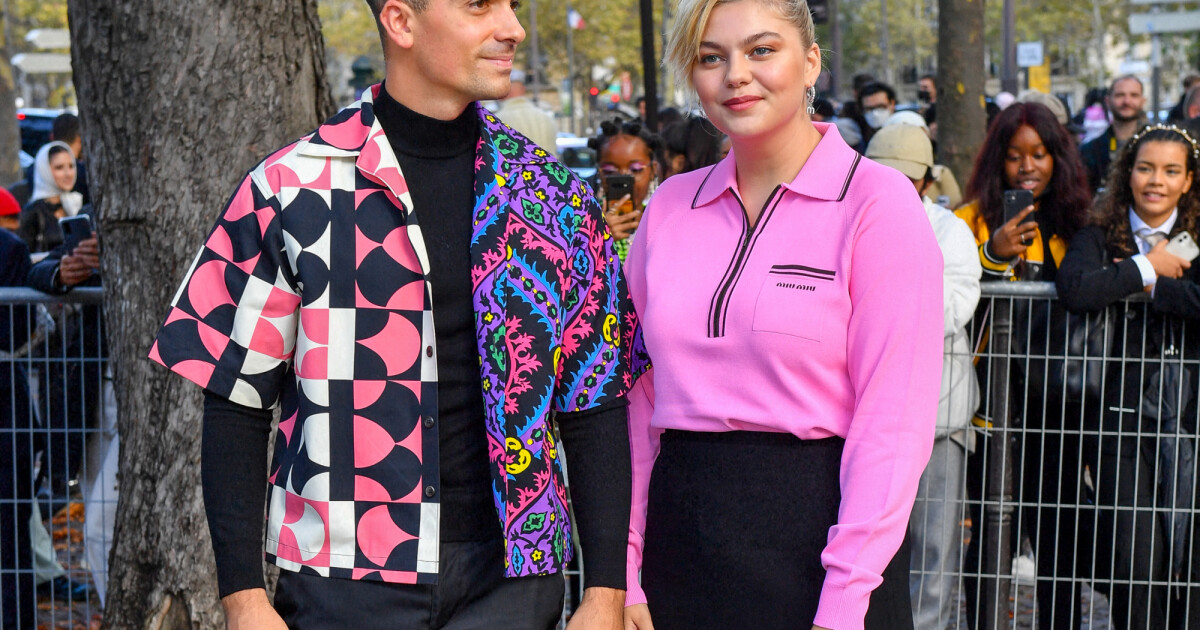 Louane lookée au bras de son homme Florian Rossi pour le défilé Miu-Miu ...