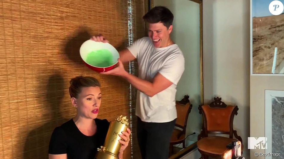 Scarlett Johansson Piégée Par Son Mari Colin Jost Il Lasperge De