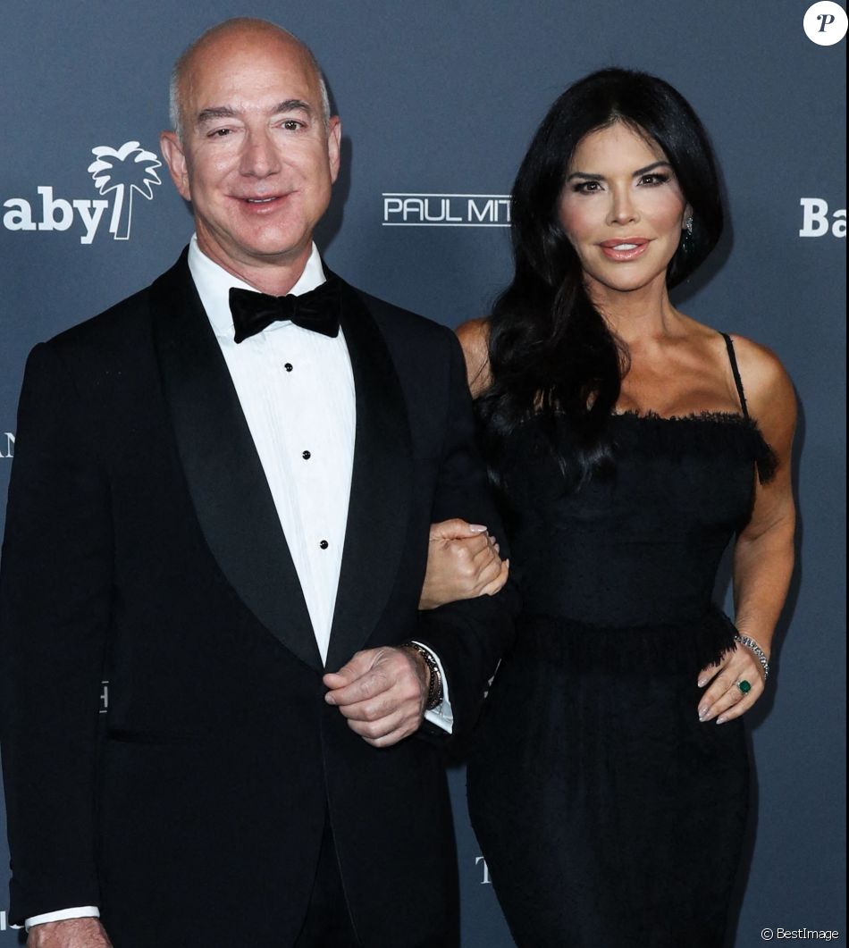 Jeff Bezos et sa compagne Lauren Sanchez - Gala des 10 ans de Baby2Baby ...