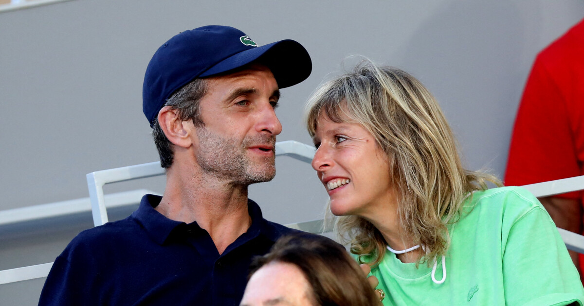 Karin Viard amoureuse : baiser passionné avec son chéri dans un cadre ...