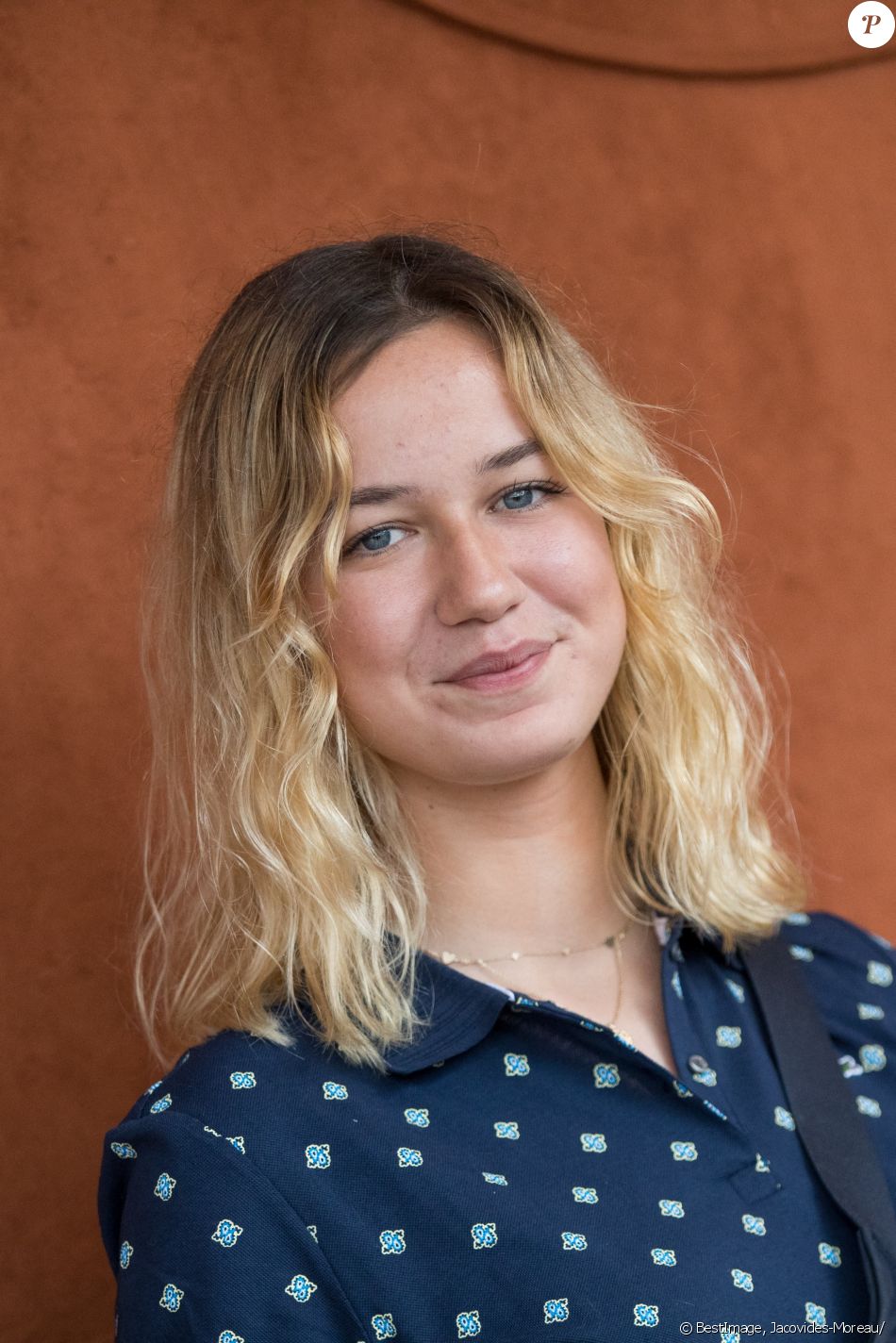 Zoé Marchal dans le village lors des internationaux de tennis de Roland ...