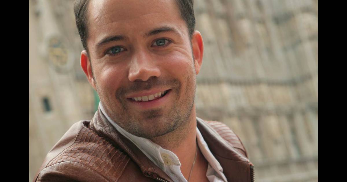 Emmanuel Moire interprète Sans dire un mot durant le gala de Courchevel ...