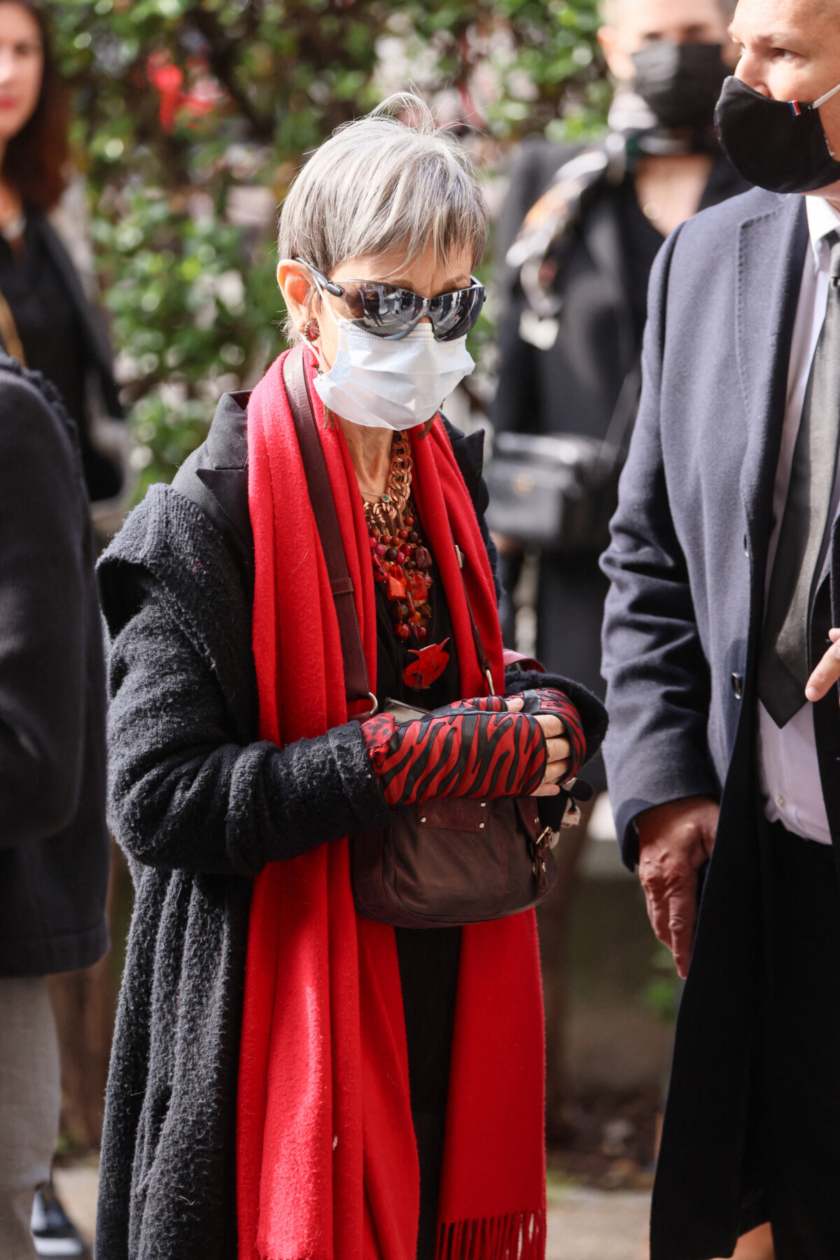 Photo : Isabelle Morini-Bosc - Arrivées aux obsèques de Yves Rénier en ...