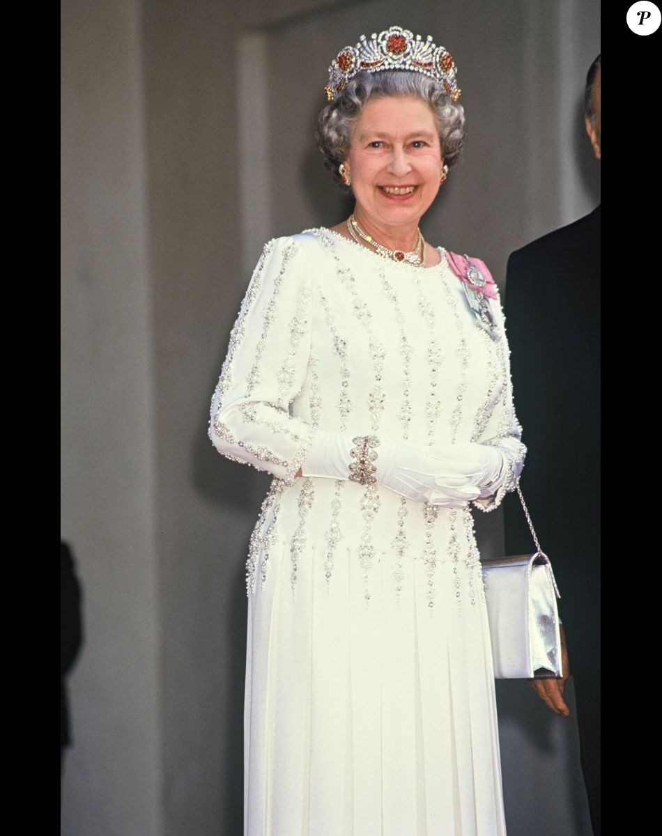 Mort d'Elizabeth II : retour en images sur ses plus belles tiares et ...