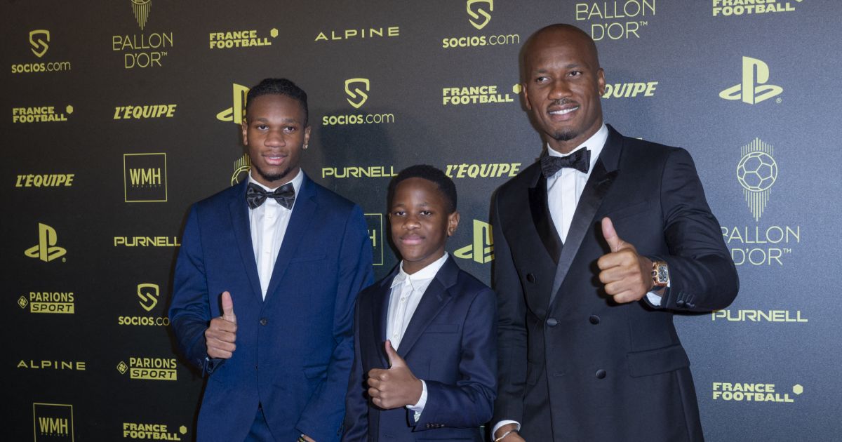 Didier Drogba avec ses fils Isaac Drogba, Kieran Drogba - Photocall de ...