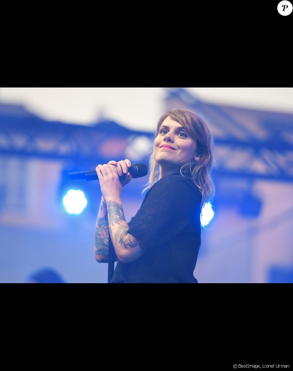 Coeur de Pirate : photo avec son bébé déjà sur les routes avec elle, le ...