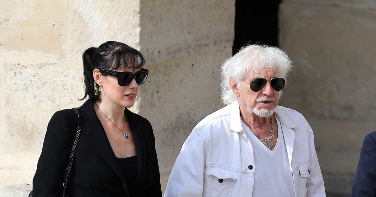Hugues Aufray Et Sa Compagne Muriel Lors De La C r monie D hommage hugues-aufray-et-sa-compagne-muriel-lors-de-la-c-r-monie-d-hommage