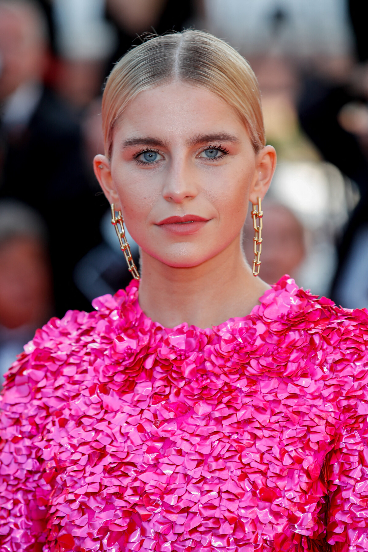 Photo : Caroline Daur - Montée des marches du film "Coupez !" pour la ...