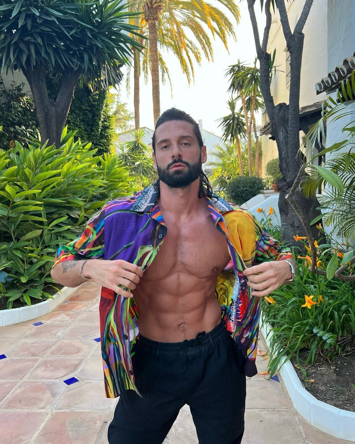 Photo : Hugo Manos, compagnon de Laurent Ruquier et chroniqueur dans ...