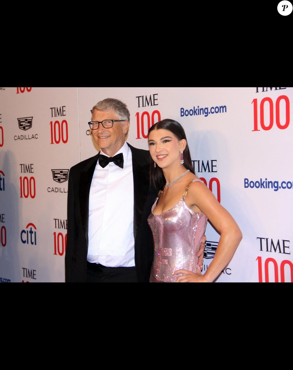 Bill Gates : sa fille de 19 ans Phoebe, renversante, lui vole la ...