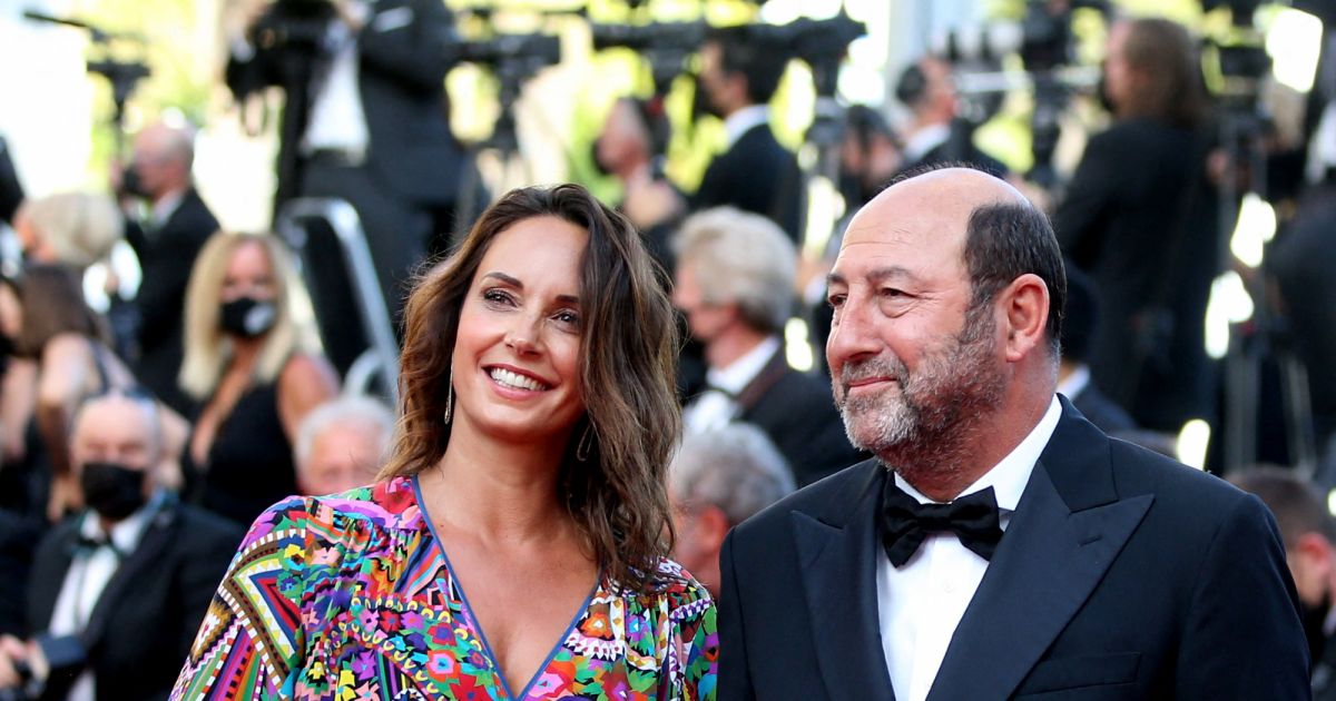 Kad Merad et sa compagne Julia Vignali - Montée des marches du film OSS 117 : Alerte rouge en ...